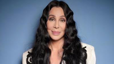 Does Cher Wear A Wig?-Reveal The Truth – Sunber